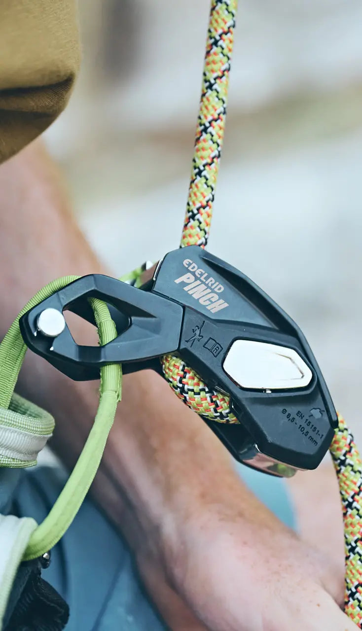Edelrid PINCH - Semi Automatic Belay Device - Geardoor